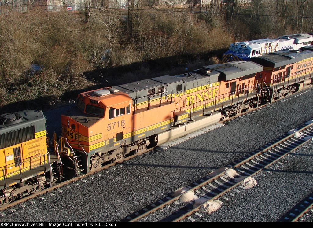 BNSF 5718